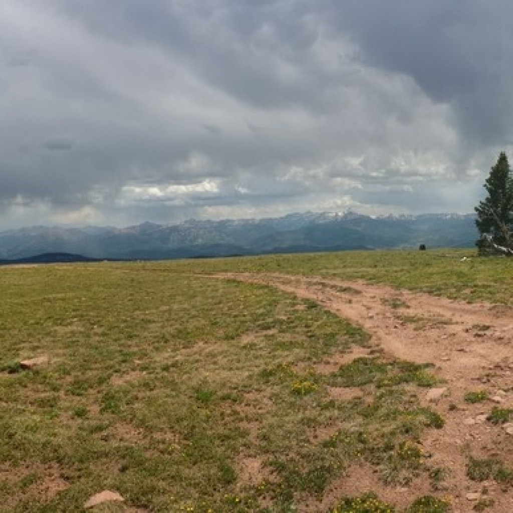 Panorama atop Red Table Mountain – Wild West River Rider